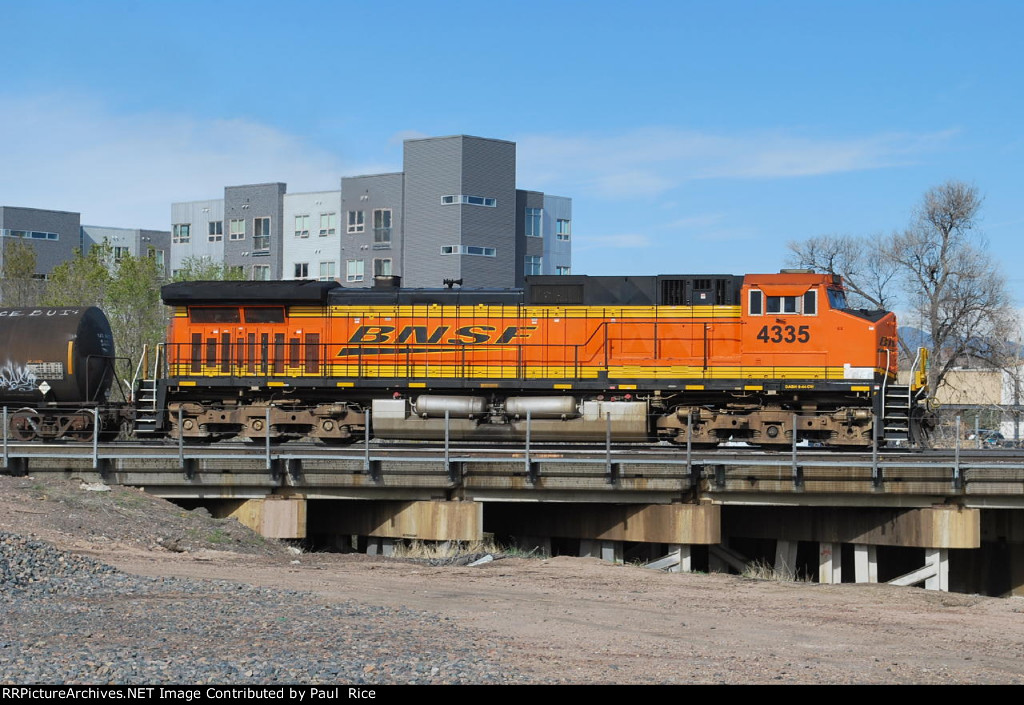 BNSF 4335